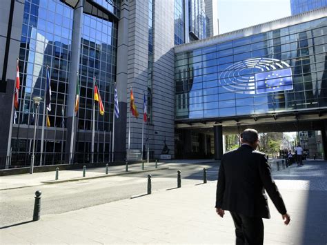 ЕС с 15 апреля начнет вводить контрмеры против американских пошлин РИА Новости 07 04 2025