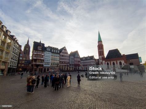 프랑크푸르트 암 마인에 위치한 뢰머 베르크 광장의 흥미로운 건축물 건물 외관에 대한 스톡 사진 및 기타 이미지 건물 외관 건축 관광 Istock