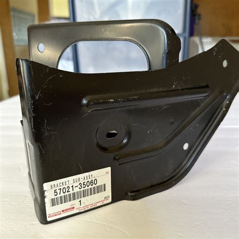 5702135060toyotabracketsubassy57021 35060genuineoempart For Sale