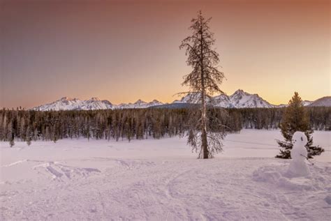 해질녘까지 겨울맞이 연예인 등의 스타와 함께 장기간 공연하는 지역에서는 아이다호에 경우 0명에 대한 스톡 사진 및 기타 이미지