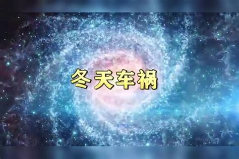 女子骑车横穿马路，秒后悲剧发生了，监控拍下死亡全过程监控悲剧全过程