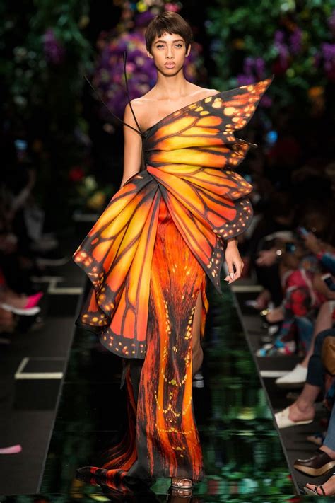 Défilés Vogue Paris Weird Fashion Weird Fashion Trending Butterfly Print Dress