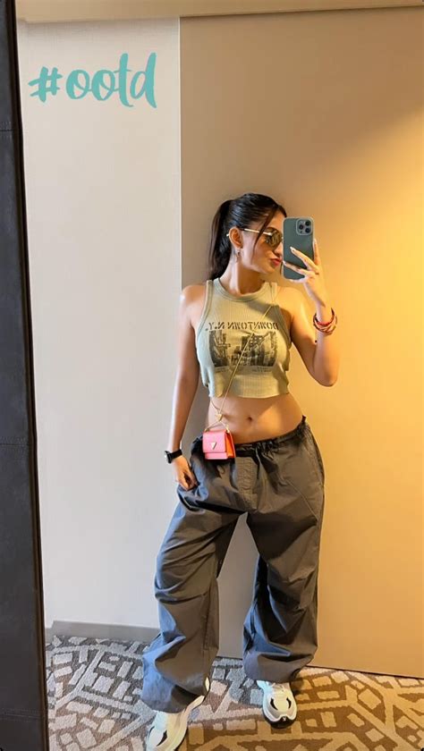 Anushka Sen Navel Rnavelnsfw