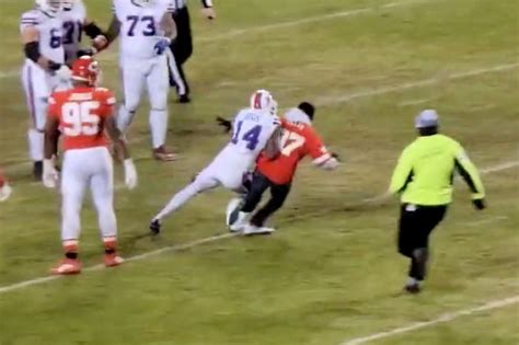 Stefon Diggs Tackled Fan Who Ran Onto Field During Bills Chiefs