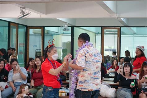 Bangkok Business College Bbc Bbc รู้หรือไม่ นักร้องไมค์ทองคำท่านนี้คือใคร Tiktok Bangkok