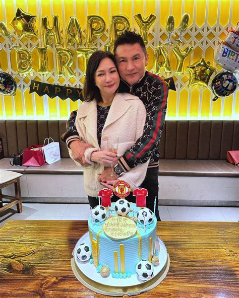 62歲關禮傑索妻金髮造型有驚人變化 港姐大女半年前為餅印母慶祝似兩姊妹 星島日報