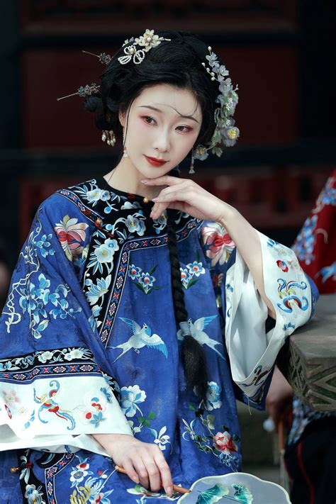 Mei Gui 玫瑰 Rose Cloud Embroidered Qing Han Set Nüwa Hanfu