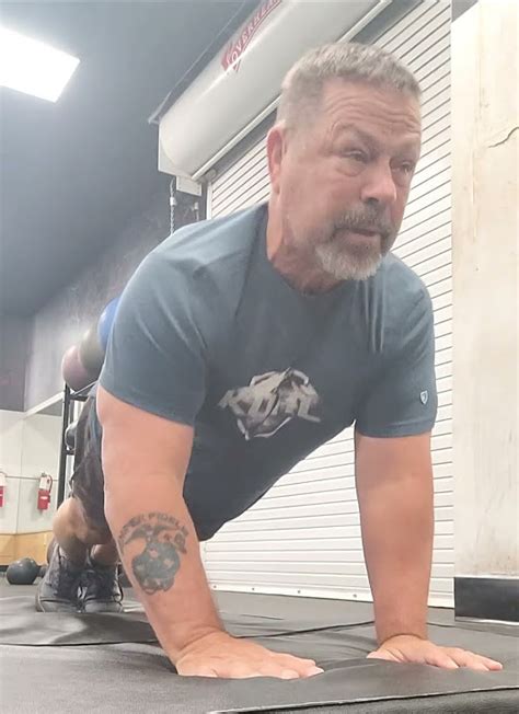 Close Grip Pushups Using Good Form Youtube