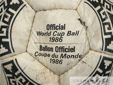 Subastaron La Pelota Con La Que Maradona Marc El Gol Del Siglo Y La Mano De Dios Infobae