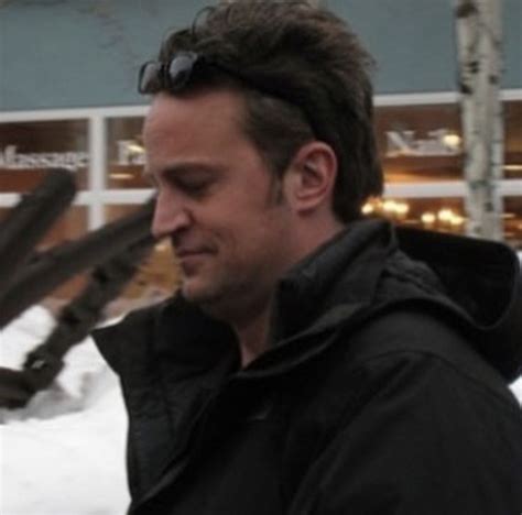 Pin By ONEIDA On MATTHEW PERRY Our Chandler Bing Chandler Friends Matthew Perry Friends Cast