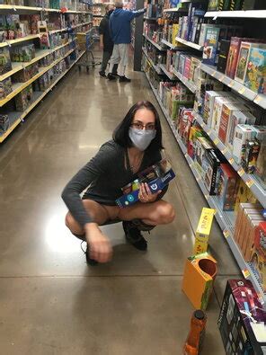Grocery Store Divas Wear A Mask But Spread Your Pussy Foto Porn