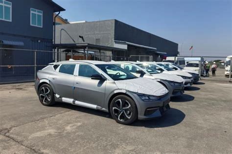 လျှပ်စစ်သုံးမော်တော်ယာဉ်နှင့် လျှပ်စစ်သုံးမော်တော်ဆိုင်ကယ်များ ရွာသာက