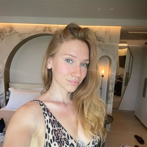 Max Cali Maximilia On Threads