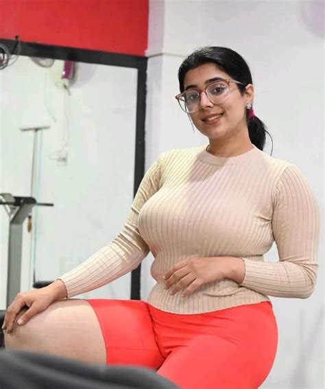 Curvy Women Curvy Woman Beautiful Women Pictures Beautiful Curvy Women