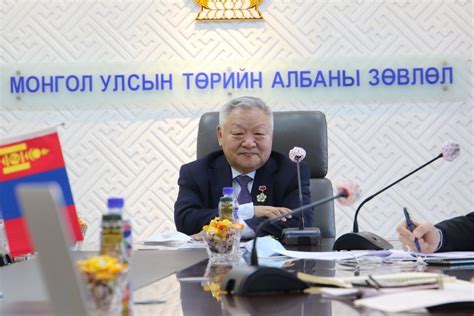 Мэдлэг ёс суртахууны хос жигүүртэй хүнлэг төрийн албан хаагч байхыг сургамжиллаа