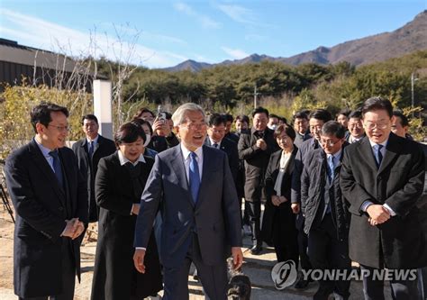 이재명 文 예방…어렵게 이룬 민주주의 후퇴 않도록 지켜야 종합 연합뉴스