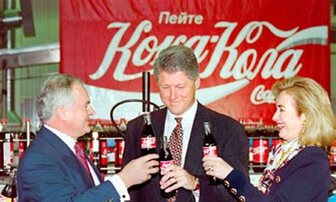 عکسی تاریخی و پُرمعنا از کلینتون و همسرش در روسیه