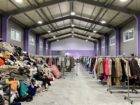 의류 수거함에 버린 옷은 어디로 갈까 패션