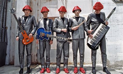 Eastwood Guitars Recreates Devo “be Stiff” Bass Guitar No Treble