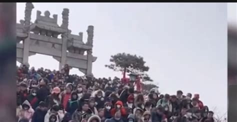 免门票＝人巨多！国内一景点这个周末游客爆满，从山脚堵到山顶腾讯新闻