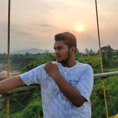 p r a w i n threads say more