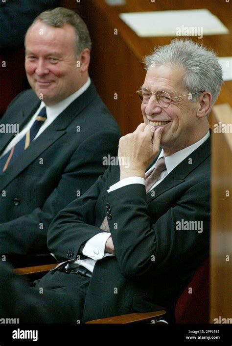 Der Wiedergewaehlte Bremer Buergermeister Und Senatspraesident Henning