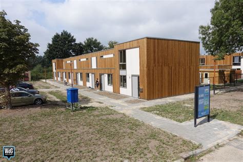 Eerste Bewoners Nemen Intrek In Houten Woningen Leuken