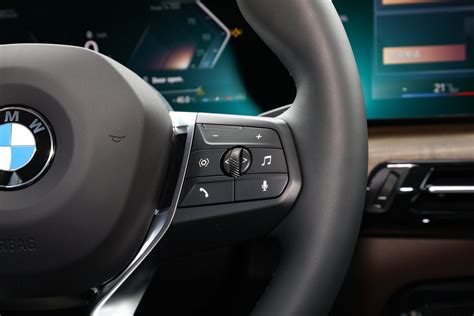宝马X1xDrive25Li X设计套装右侧方向盘功能按键图片 汽车图片大全 易车