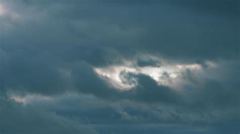 Premium Photo Dark Huge Cloud In Sky Massive Cumulus Clouds Rolling