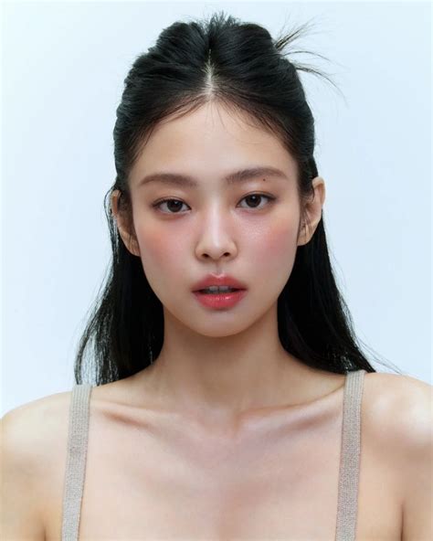Hera Beauty unveils stunning campaign photos revealing BLACKPINK Jennie ...