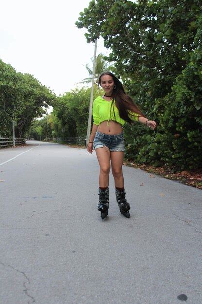 Premium Photo Skater Girl