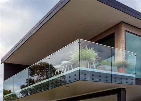 10 Ide Desain Pagar Balkon Lantai 2 Cantik Auto Jadi Spot Favorit