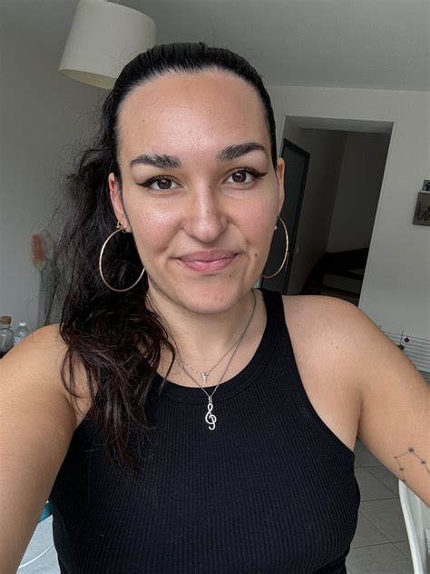 Il Y A 10 Mois Javais 30 Relations Linkedin Et 0 Business Mathilde Leroux 60 Commentaires