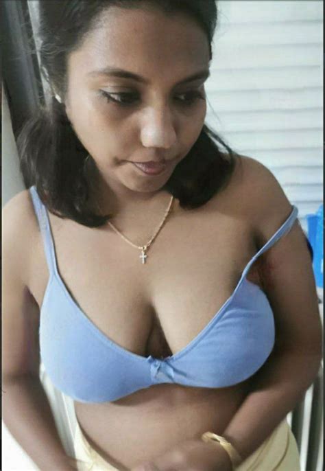 Desi Bhabhi Showing Thick Boobs Selfshot Sex Photos Indian Porn Pictures Desi Xxx Photos