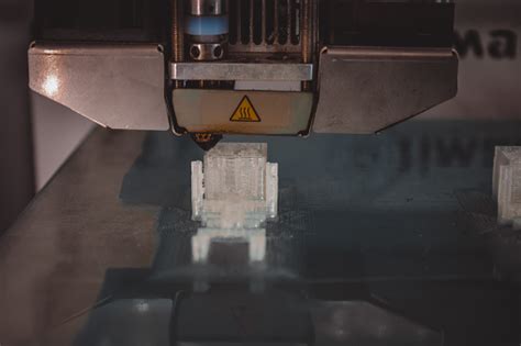 3d 프린터 작동 하 고 뜨거운 녹은 플라스틱 클로즈업에서 개체를 만드는 공간에 복사 합니다 3d 프린팅 필라멘트에 대한 스톡 사진 및 기타 이미지 Istock