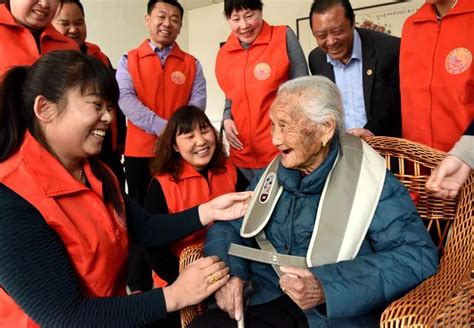 百歲紅嫂喜迎三八婦女節 每日頭條