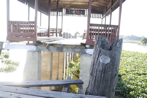 အဘိဓမ္မာအခါတော်နေ့ သီတင်းကျွတ်လပြည့်နေ့တွင် ဦးပိန်တံတားလူစည်ကား၍ အရှေ့ ဘက်ခြမ်း တံတားကျိုးကျမှုဖ