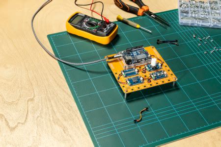 Arduino Plug and Make Kit zestaw Arduino Uno R4 WiFi i 7 modułów Qwiic AKX00069 Sklep Botland