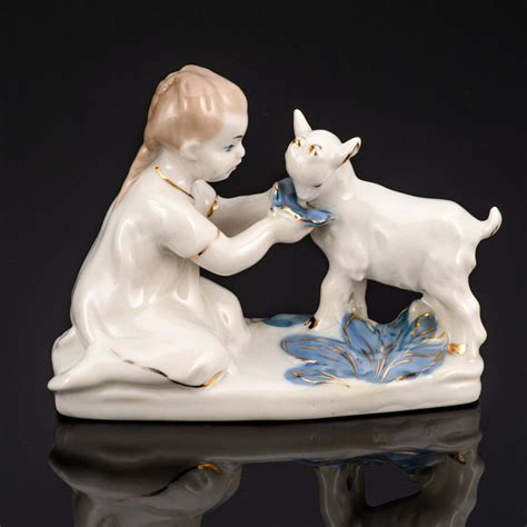 Статуэтка винтажная Алёнушка с козленком Девочка с козленком автор Л П Азарова фарфор роспись