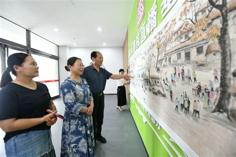 十米长卷绘家乡50年巨变 中华龙都网 周口报业传媒集团主办 河南省重点新闻网站