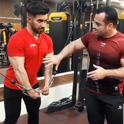 آموزش حرکات بدنسازی تقویت عضلات زیر سینه