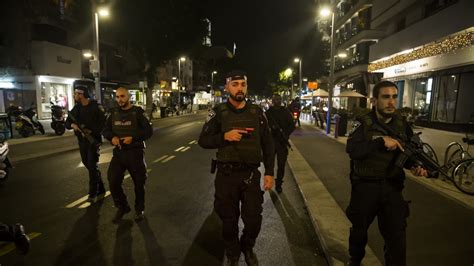 Двама души бяха ранени при стрелба в центъра на Тел Авив Близък изток Новини Бг