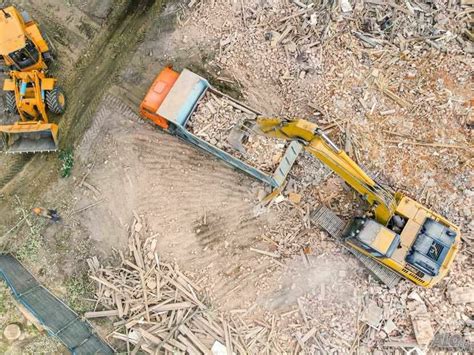 Извозване на строителни отпадъци Строителни услуги Пловдив Фирмата предлага извозване