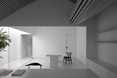 Runxuan Textile Office Features Curvilinear Aluminium Facade