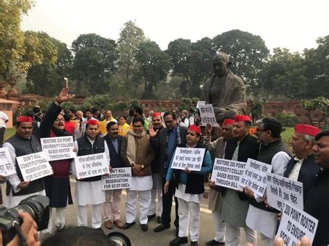 खतरनाक 13 Point Roster के ख़िलाफ़ संसद भवन के सामने गांधी प्रतिमा पर हुआ धरना प्रदर्शन