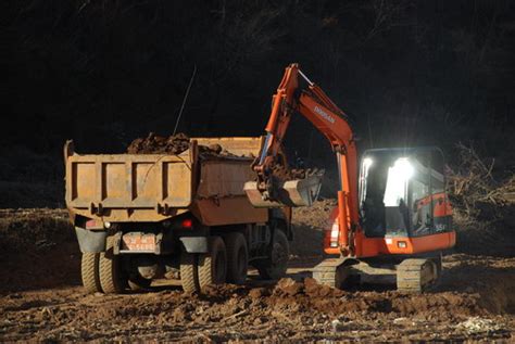 건축다큐21 Architecture Documentary 21 토목 공사 현장의 굴삭기와 덤프트럭 건축다큐21