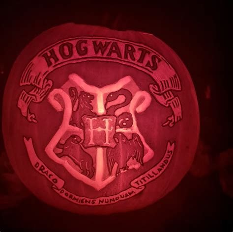 Hogwarts Crest Pumpkin Stencil