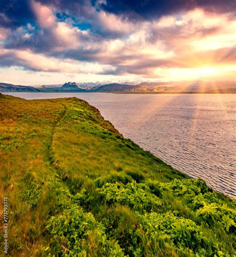 Poster Dramatic Icelandic Landscape With Volcanic Mountains On Atlantic