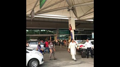 After 5 Hr Delay Spicejet Cancels Pune Ahmedabad Flight Hindustan Times