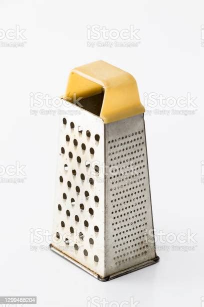 주방 기구 순수한 흰색 배경 위에 고립 된 스테인레스 스틸로 만든 오래되고 녹슨 사용 성 강판 수직 샷 0명에 대한 스톡 사진 및 기타 이미지 Istock